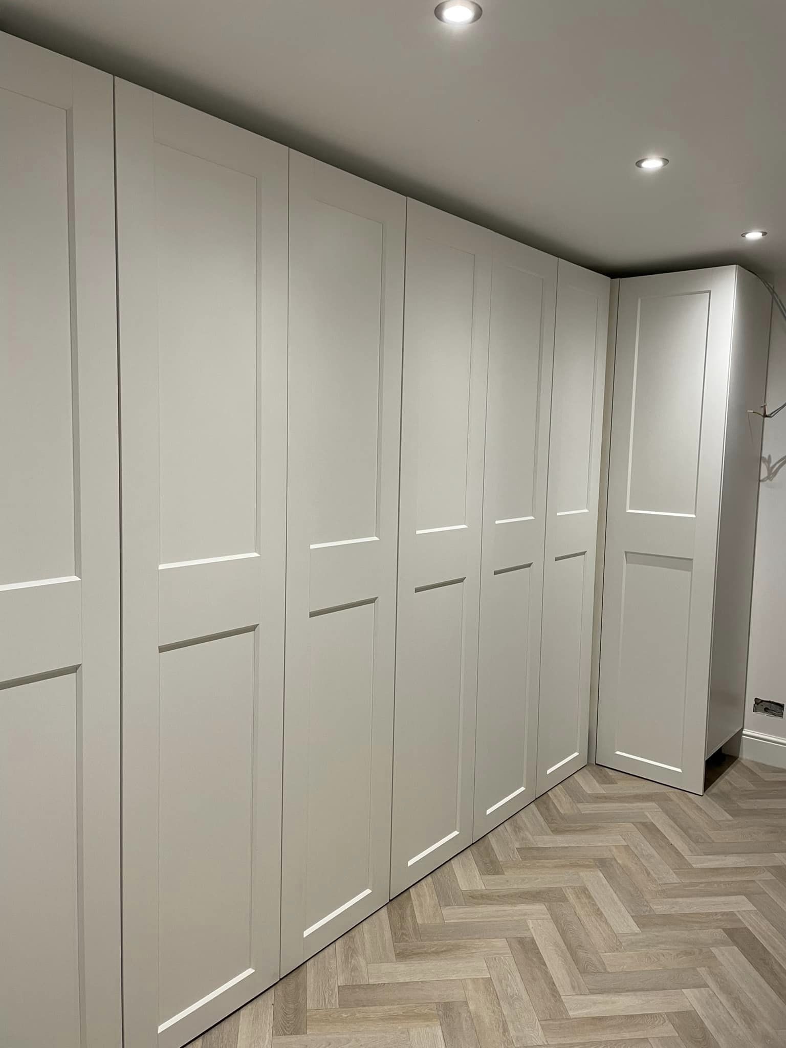 Hanging space built-in wardrobe - LW Carpentry