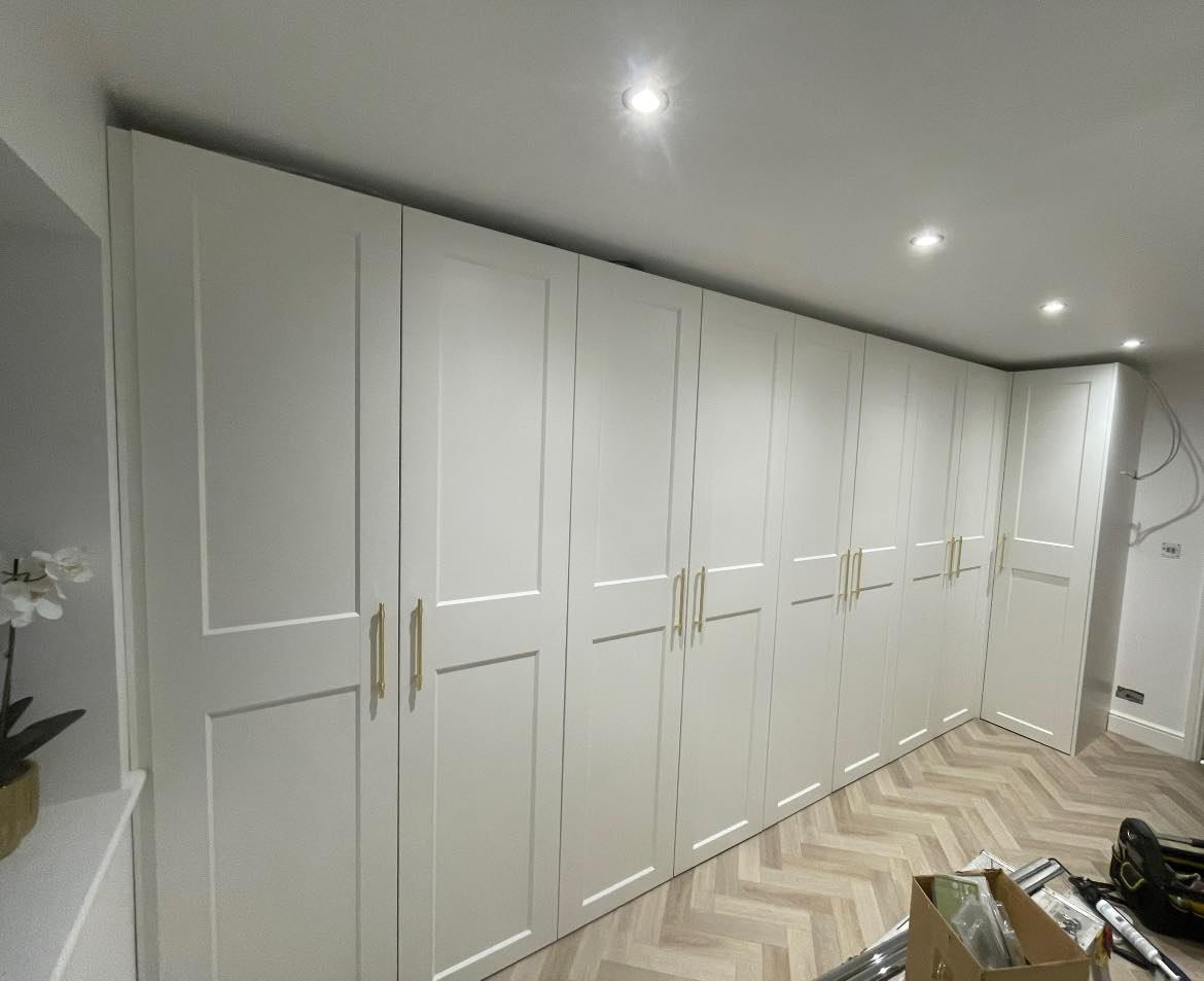 Hanging space built-in wardrobe - LW Carpentry
